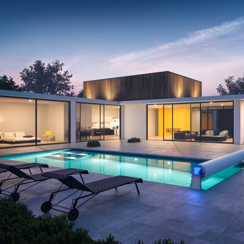 Kantsten runt Pool med mjukt rundad kant ger en skön sittyta.